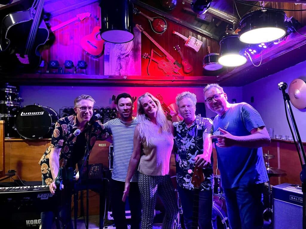 Sas & The Soulmates - The Shack